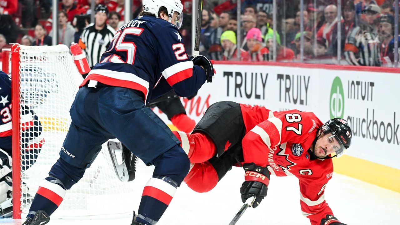 Bruins' Charlie McAvoy had 'significant injury' in right shoulder and ...