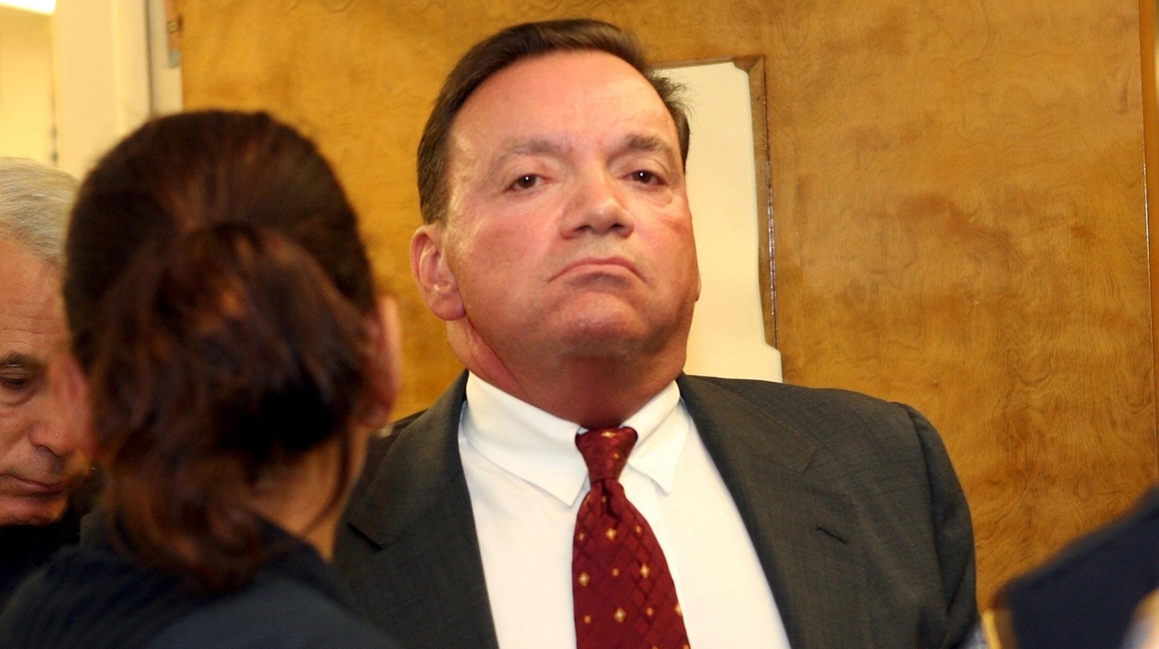 Former Roslyn schools chief says he will watch 'Bad Education' - Newsday