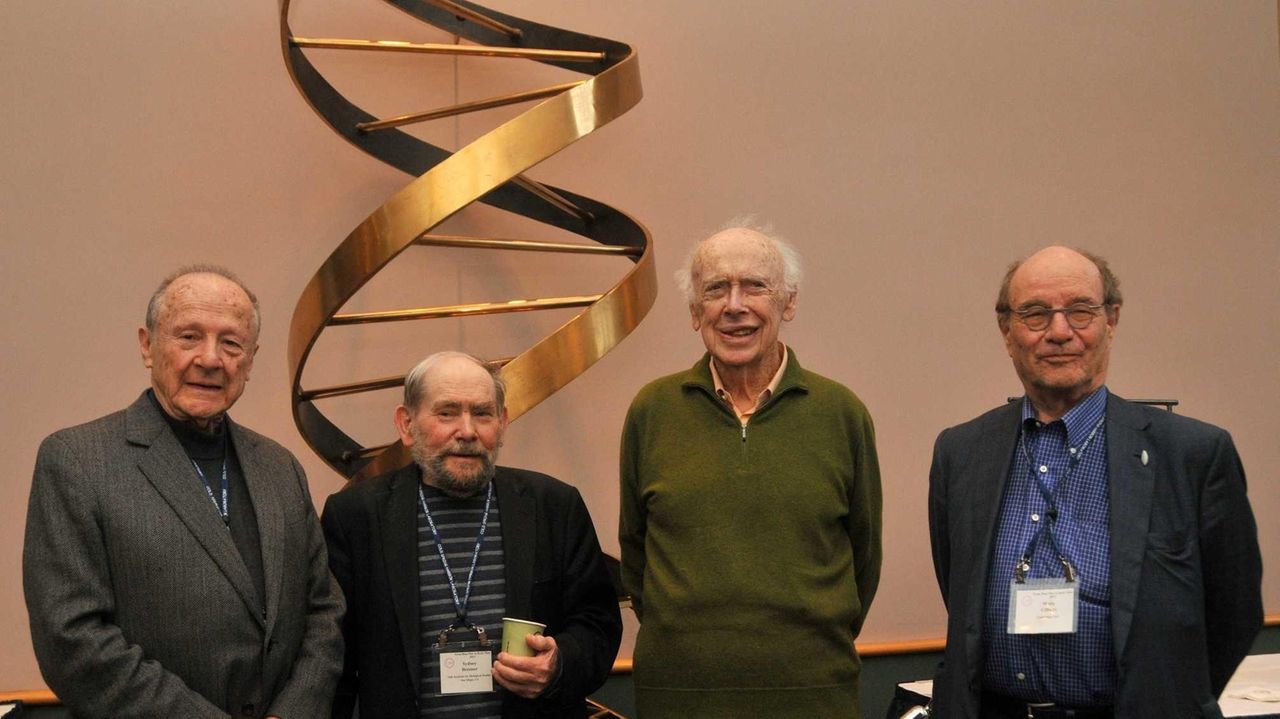 Pioneer scientists pay homage to each other - Newsday