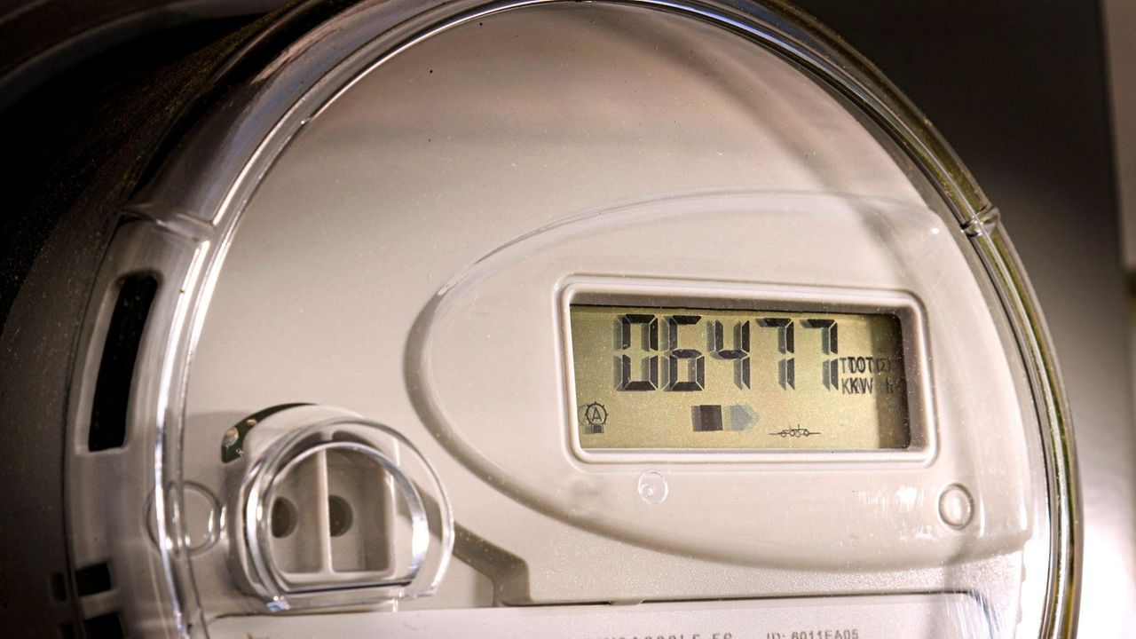 Your LIPA bills could go down in 2023. But don't 'put the money in the ...