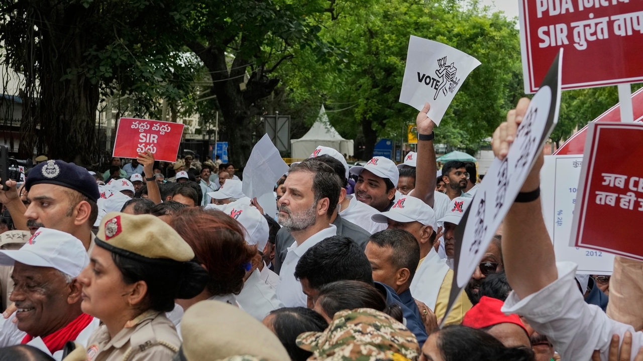 India's opposition parties protest against a controversial electoral ...