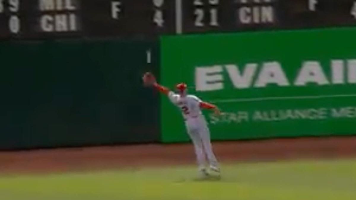 Watch Hunter Renfroe's wild no-look catch - Newsday