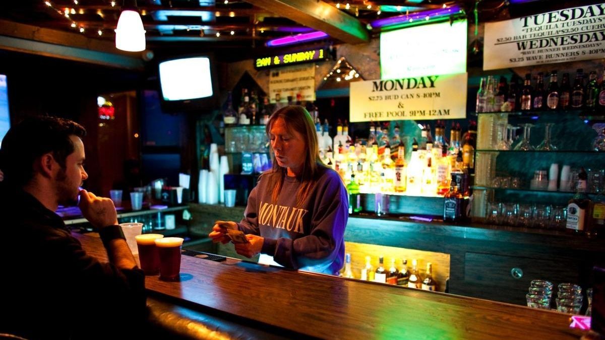 Fins Pub - Newsday