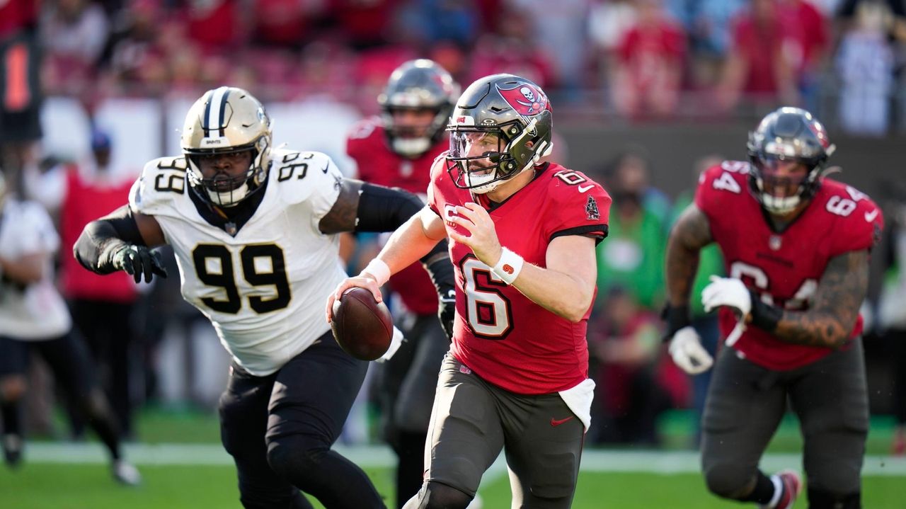 Bucs down to one more chance to clinch 3rd straight NFC South title, 4th consecutive playoff ...