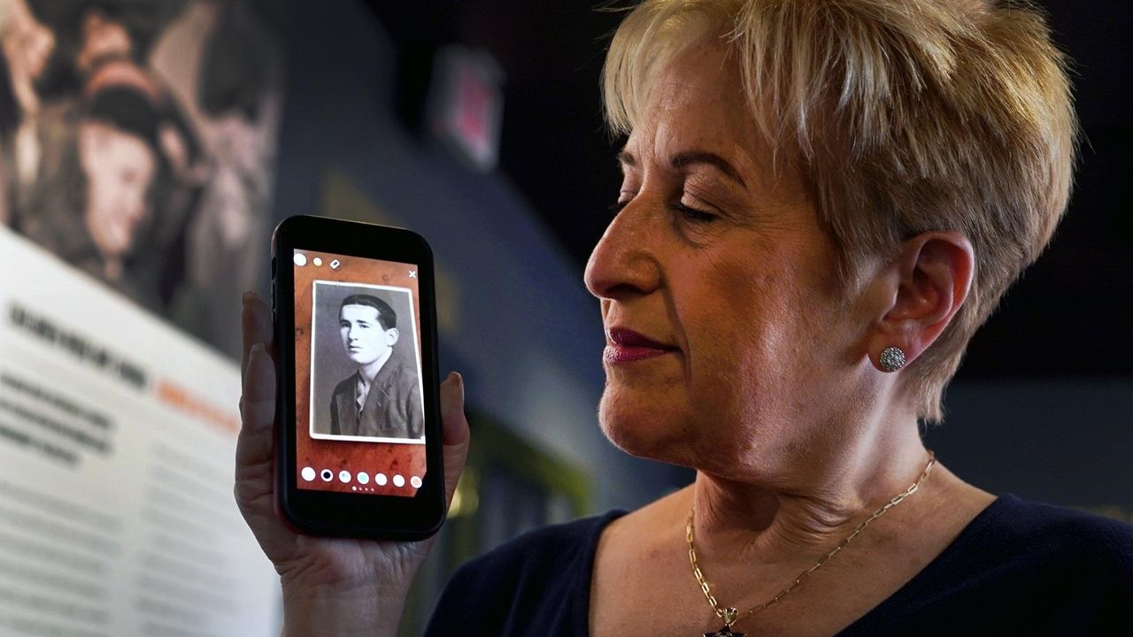 NY to survey how school districts are teaching about the Holocaust - Newsday