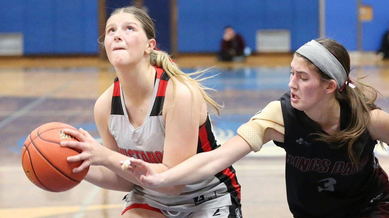 Mount Sinai girls basketball's Alexa Cergol leads victory over Kings ...