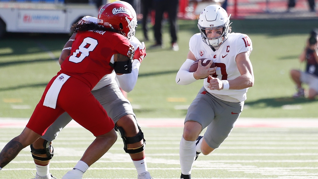 Ethan O'Connor's late 60-yard pick-6 rallies Washington State to 25-17 ...