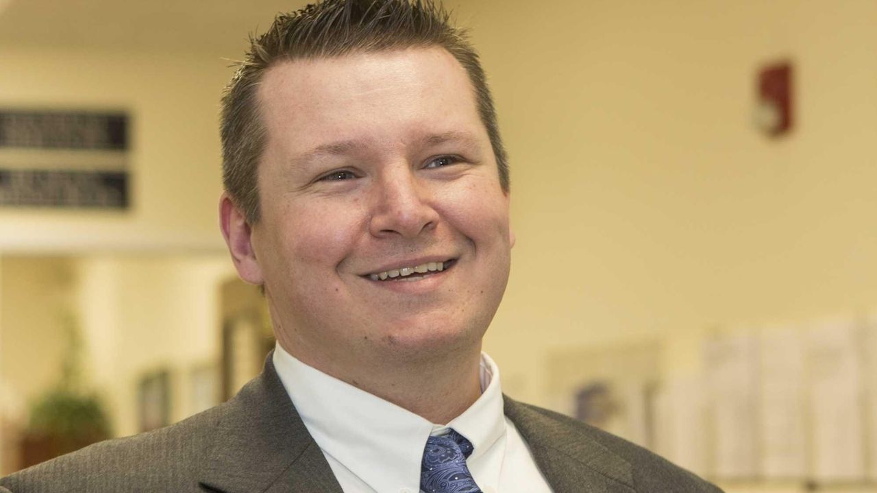 Southampton board reinstates Eric Sickles to police department - Newsday