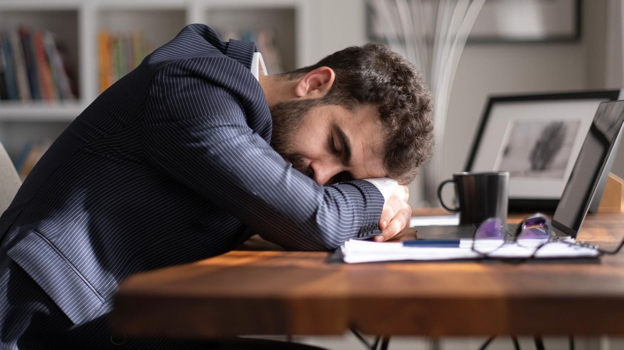 Sleeping on the job: One-third of workers nap during the week, survey ...