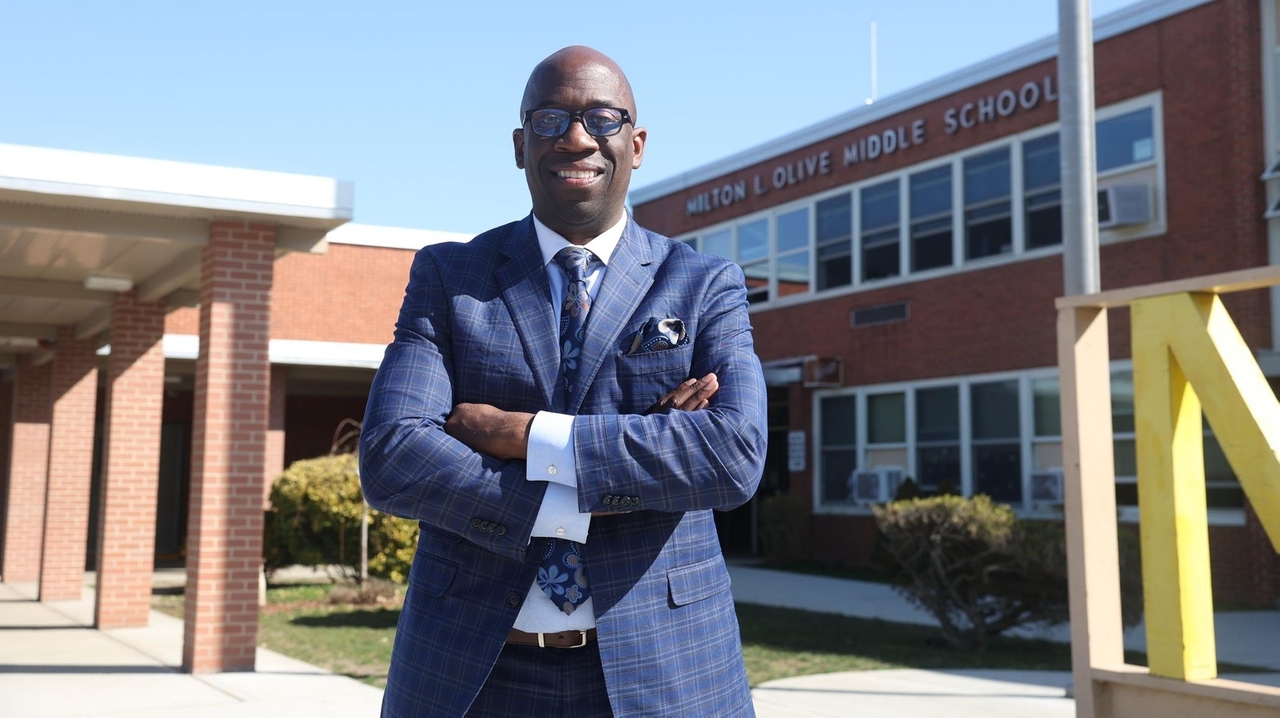 Wyandanch school Principal Shannon Burton arrested on aggravated ...
