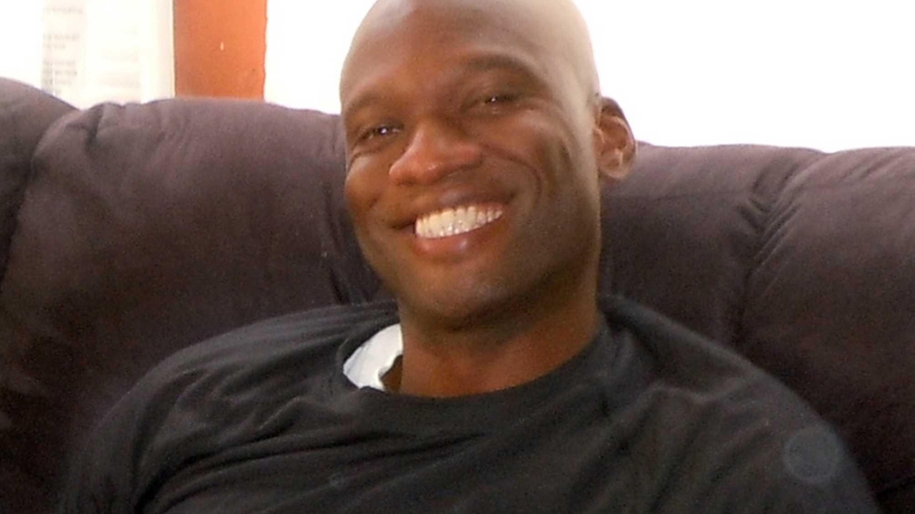 Source: Aaron Alexis carved phrases into his shotgun - Newsday