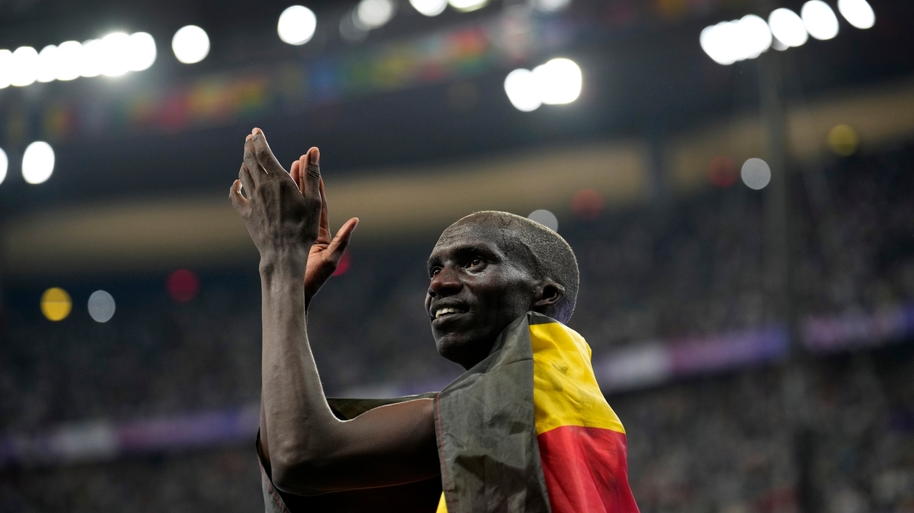 Olympic cheers fill the air as fans return for a 10,000-meter ...