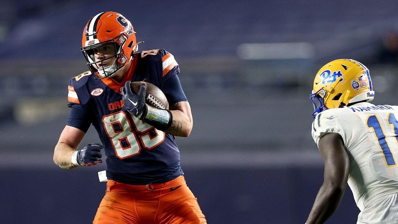 Plainedge's Dan Villari leads Syracuse past Pittsburgh at Yankee ...