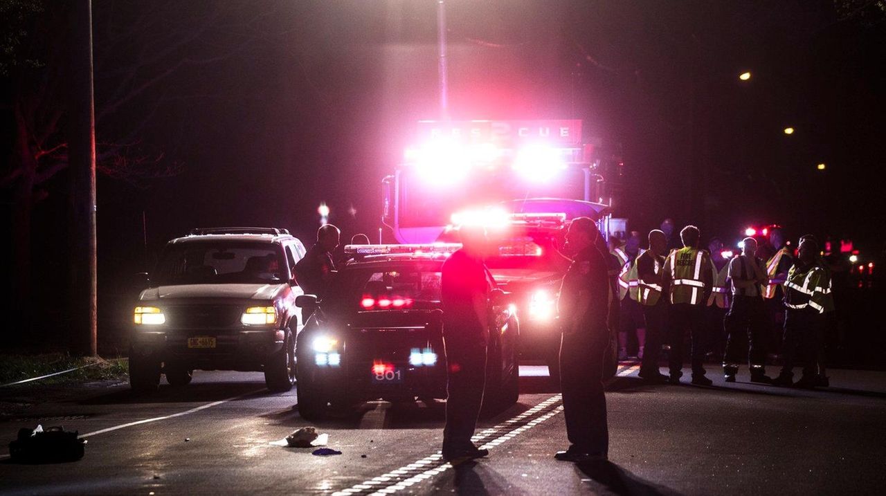 Pedestrian Struck By Car In Mattituck Police Say Newsday