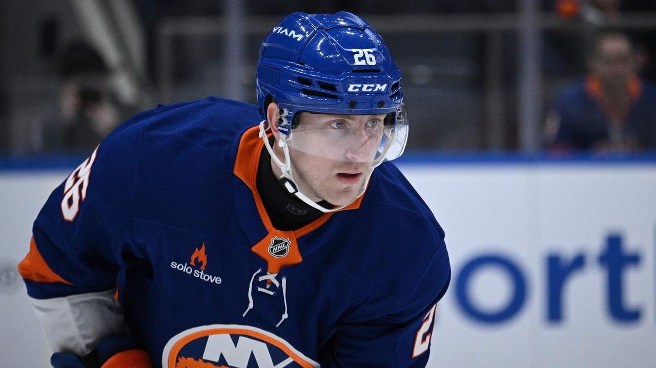 Islanders' defensive depth gives Patrick Roy newfound flexibility - Newsday