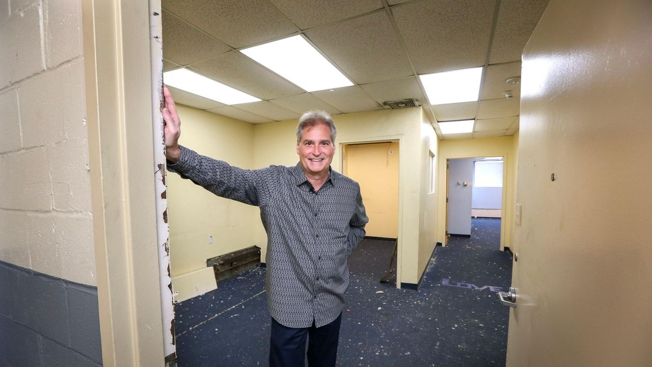 Larry 'The Duck' Dunn on WLIR, Malibu and more musical memories - Newsday