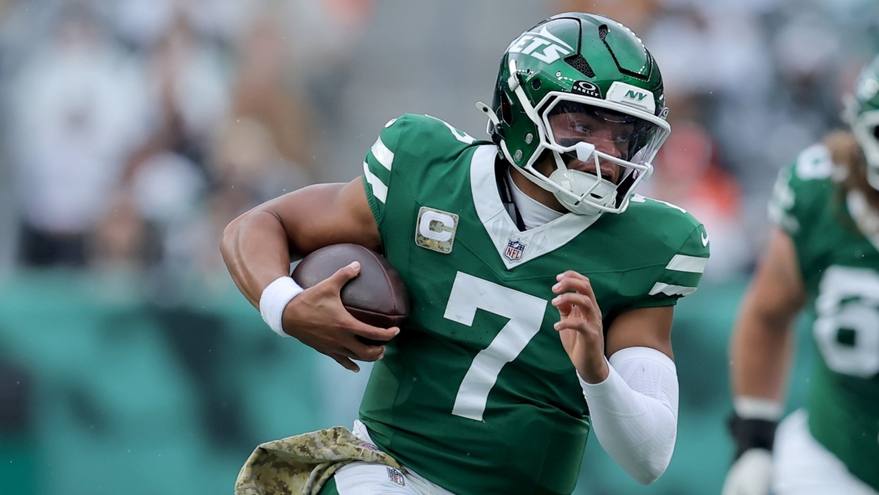 Despite Justin Fields' struggles, Aaron Glenn again mum on Jets ...