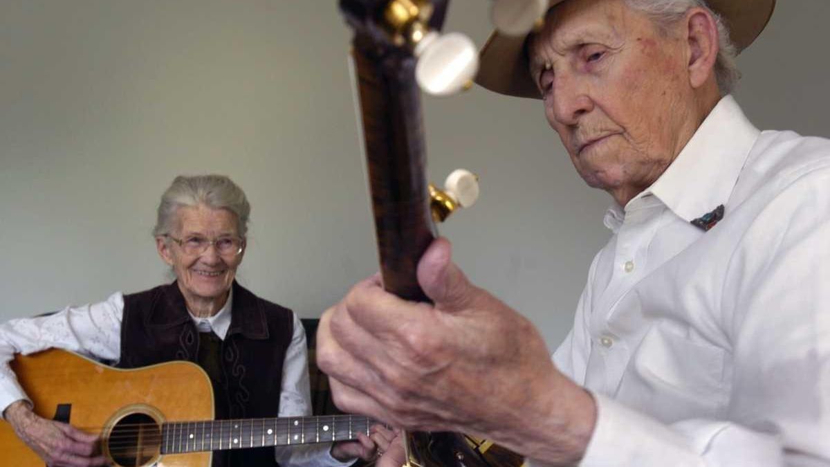 Country music icon Wade Mainer dies at 104 - Newsday