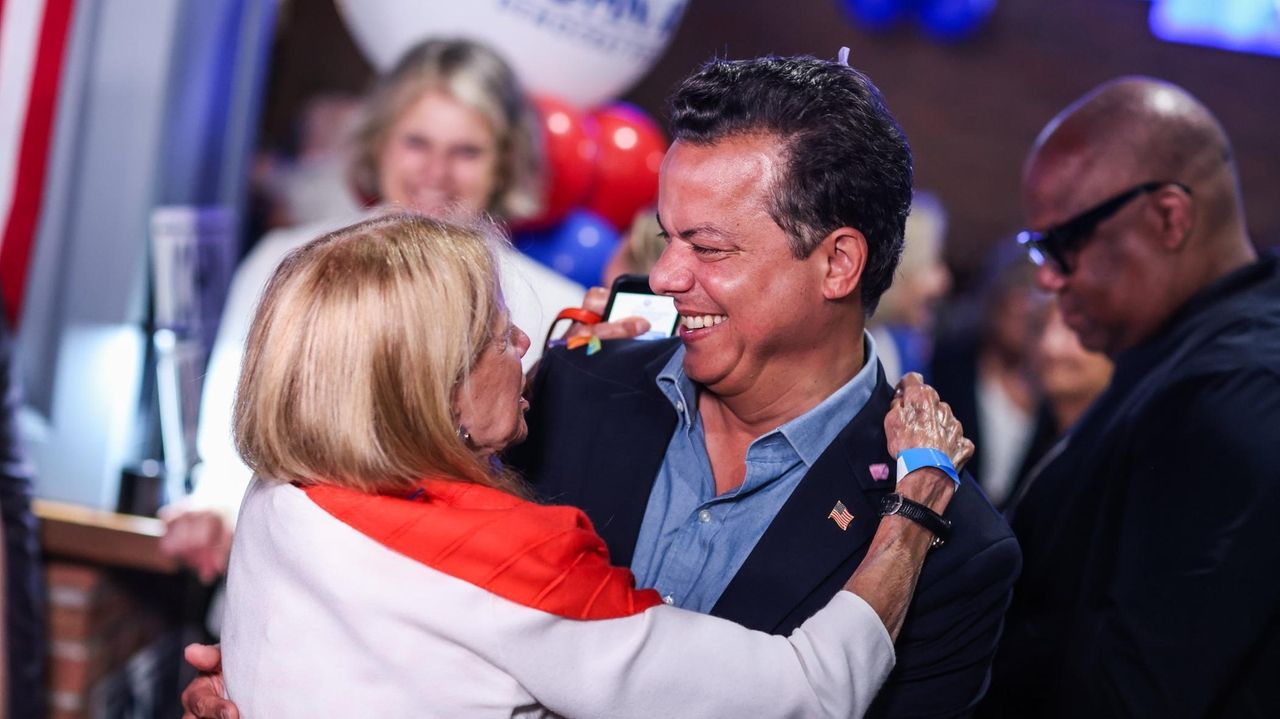 John Avlon beats Nancy Goroff in 1st Congressional District Democratic ...