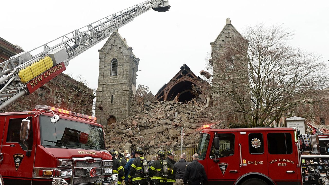 Steeple of historic Connecticut church collapses, no injuries reported ...