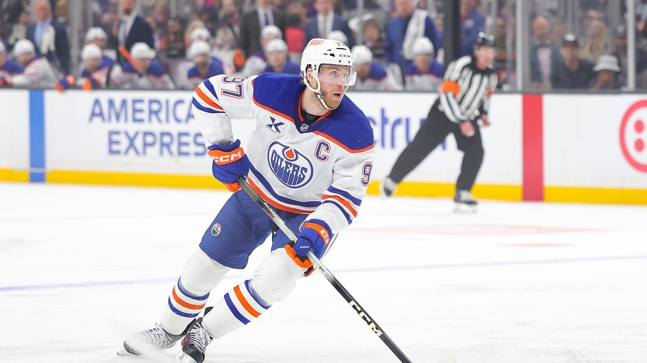Connor McDavid ties Wayne Gretzky with his fifth Ted Lindsay Award ...