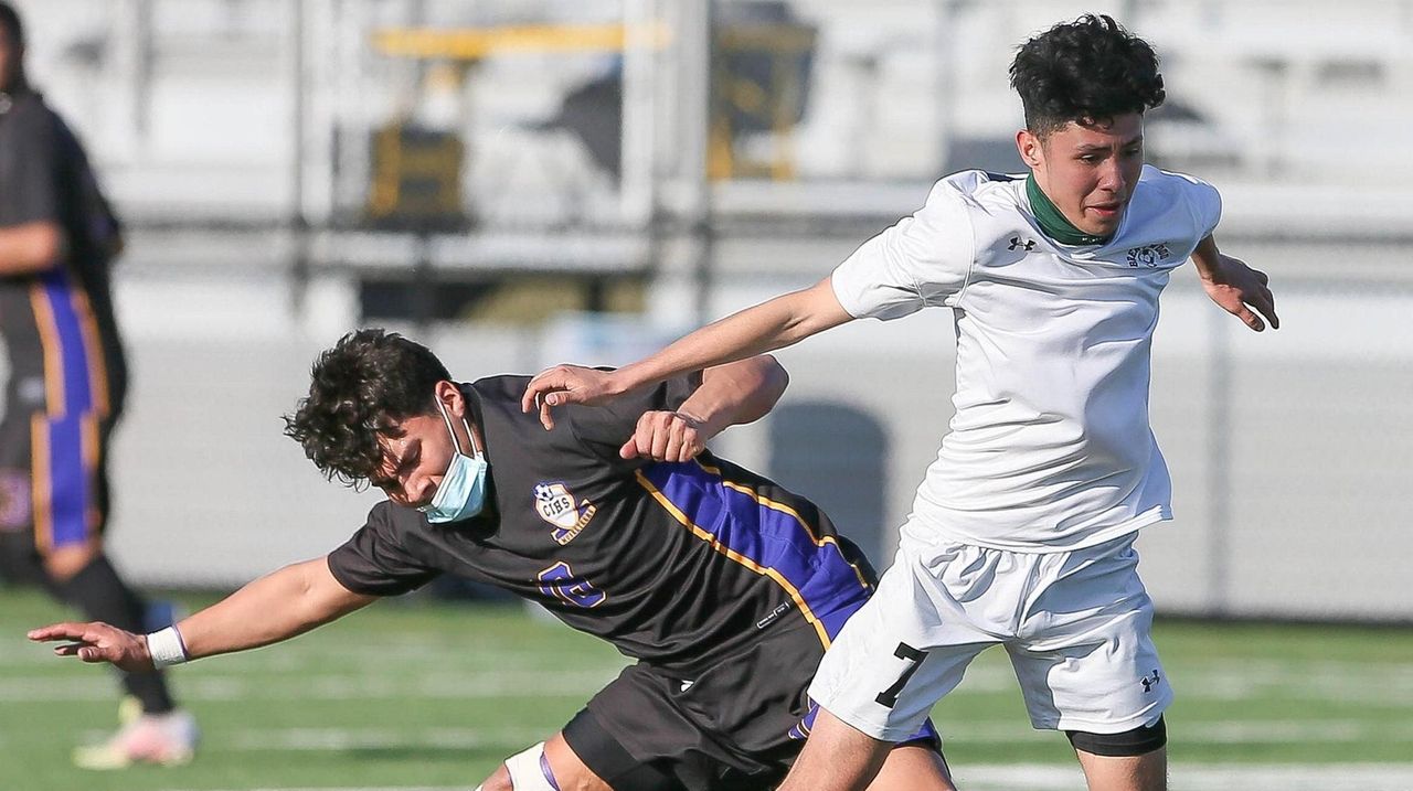 Aiden Benitez, David Akpan lead scoring barrage in Brentwood win - Newsday