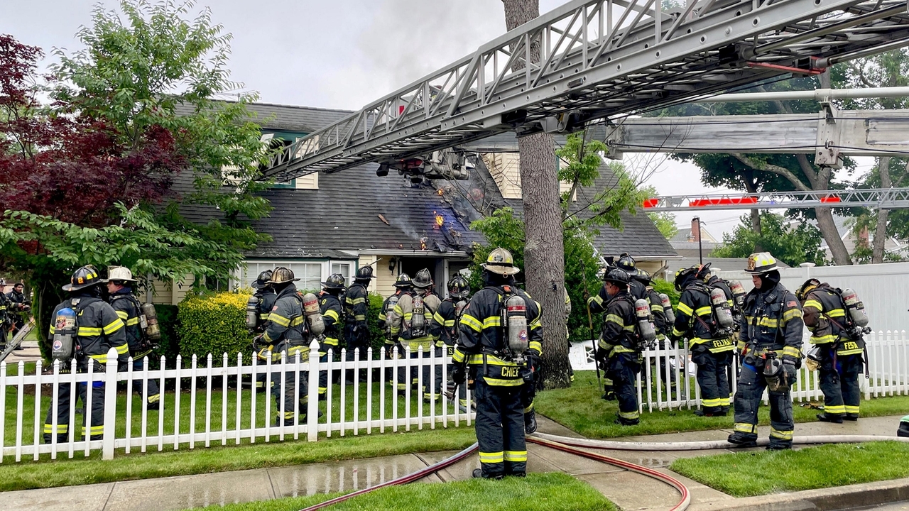 Occupants escape fire that guts house in Valley Stream, police say ...