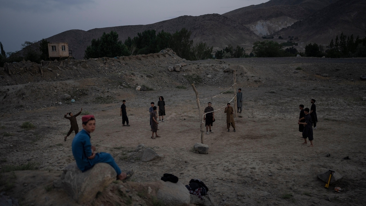 UN warns Taliban that restrictions on Afghan women and girls make ...