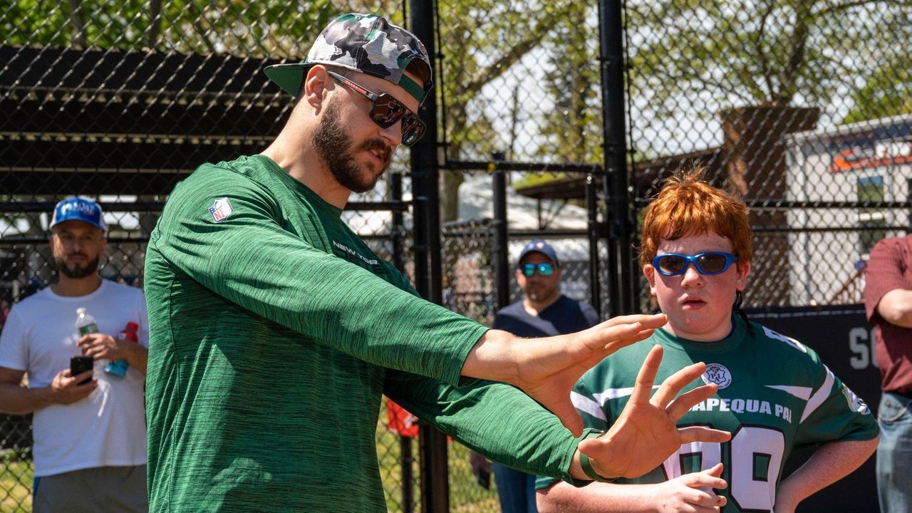 Aaron Rodgers 'really invested' in helping Jets, Jeremy Ruckert says ...