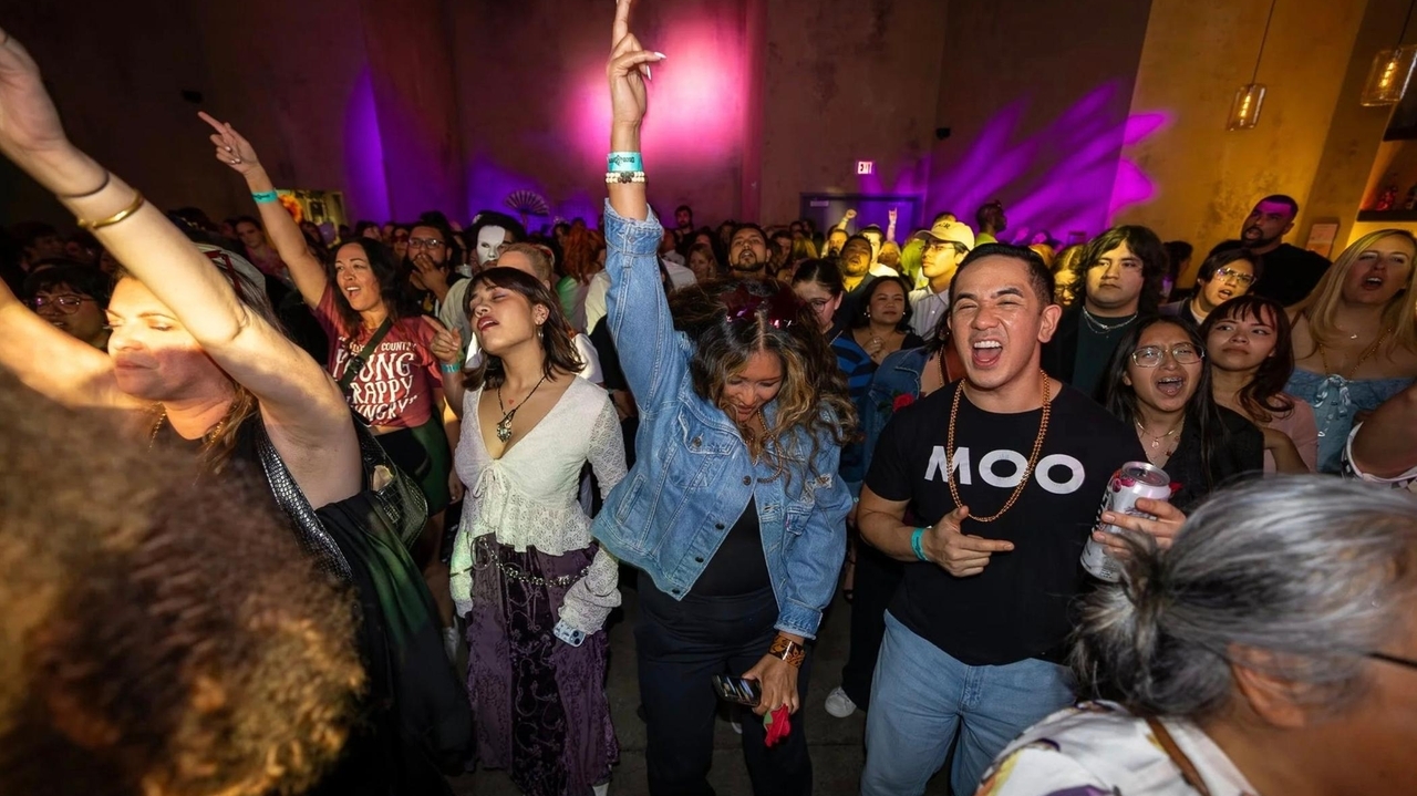 Long Island theater fans unite: Cosplay, dance at Broadway Rave - Newsday