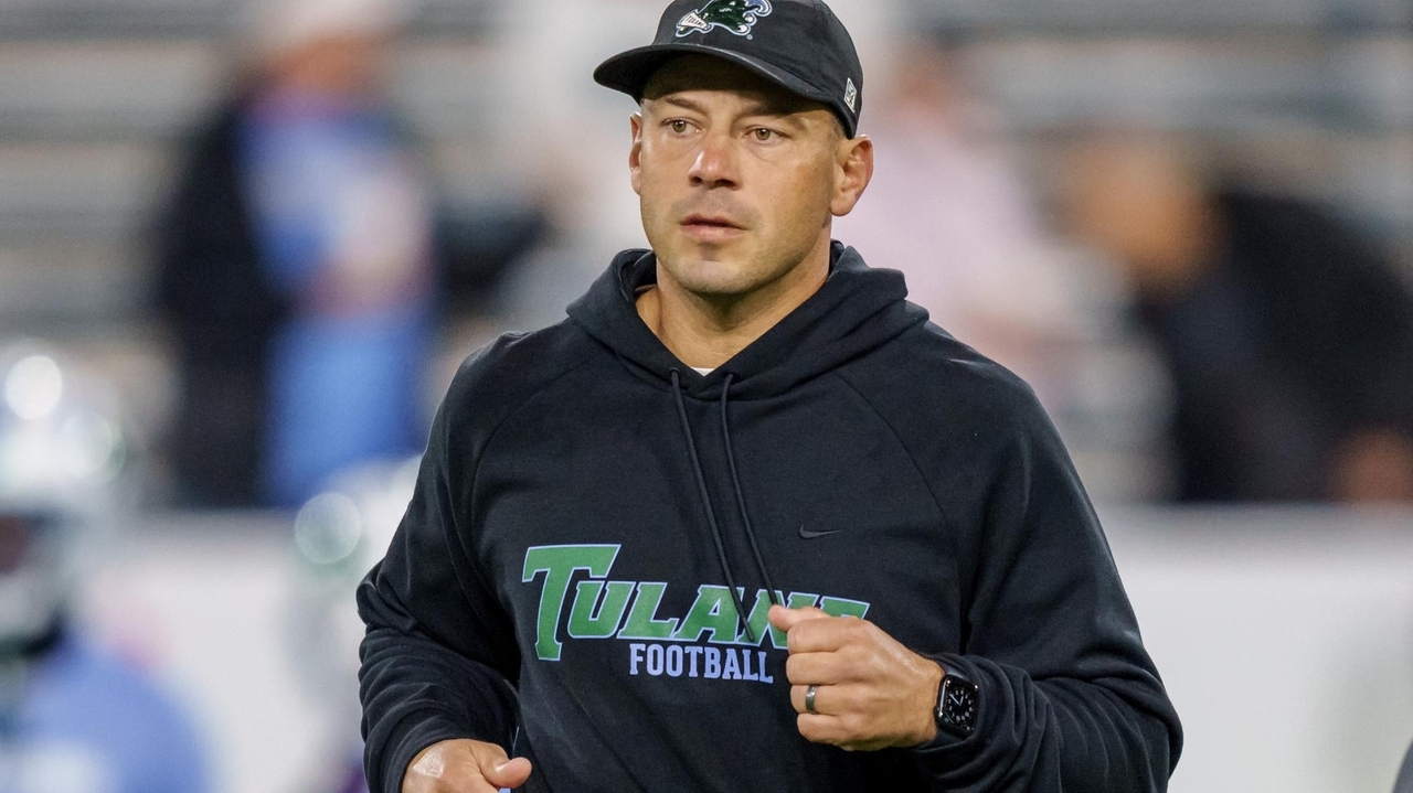 No. 17 Tulane coach Sumrall mourns father's death day before facing No ...