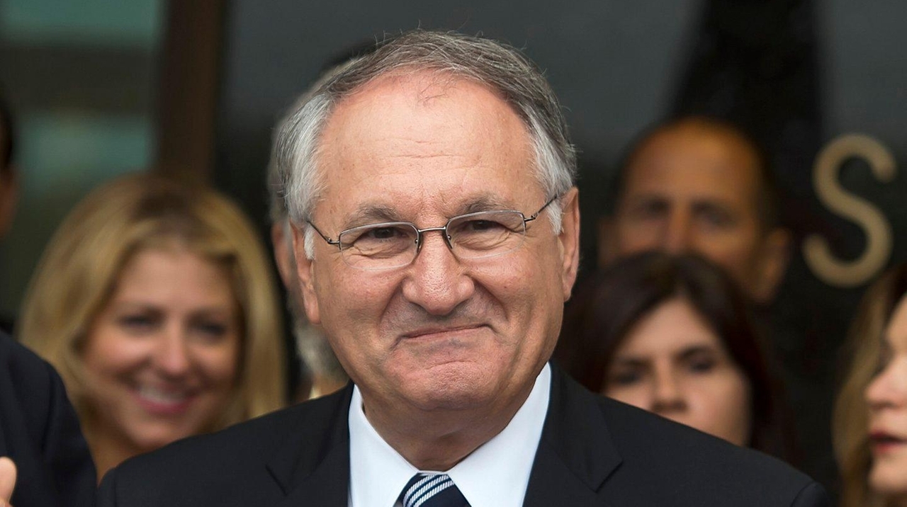 George Maragos releases payment for Sandy cleanup - Newsday