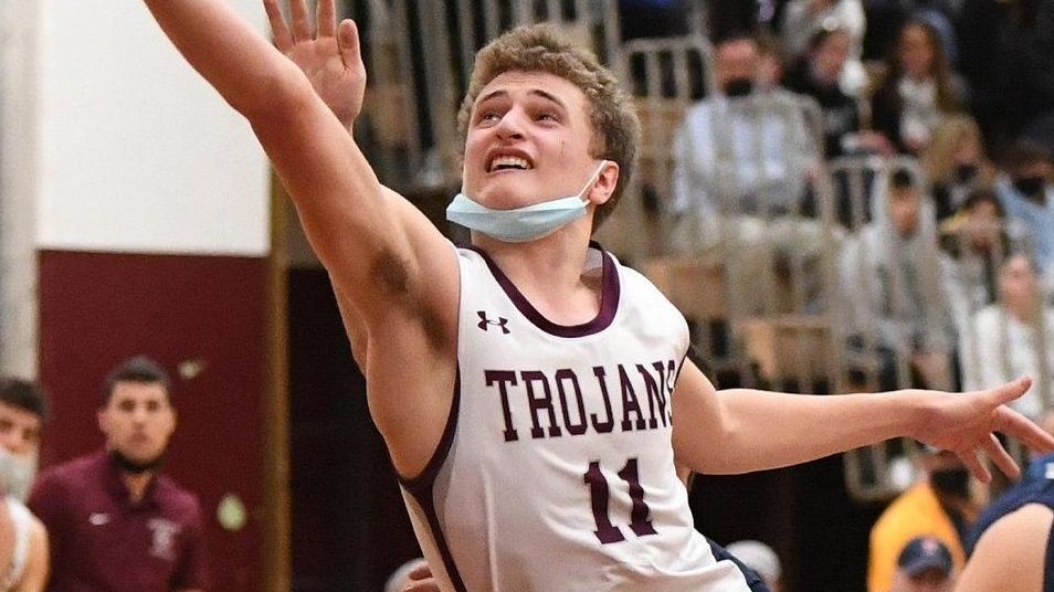 Leonidas Vlogianitis, Garden City defense stifle Hewlett in victory ...