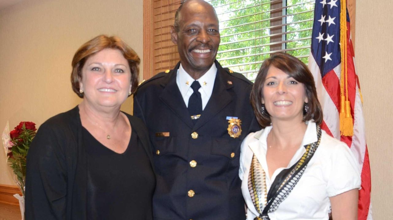 Port Washington policeman Brian Staley earns historic promotion - Newsday
