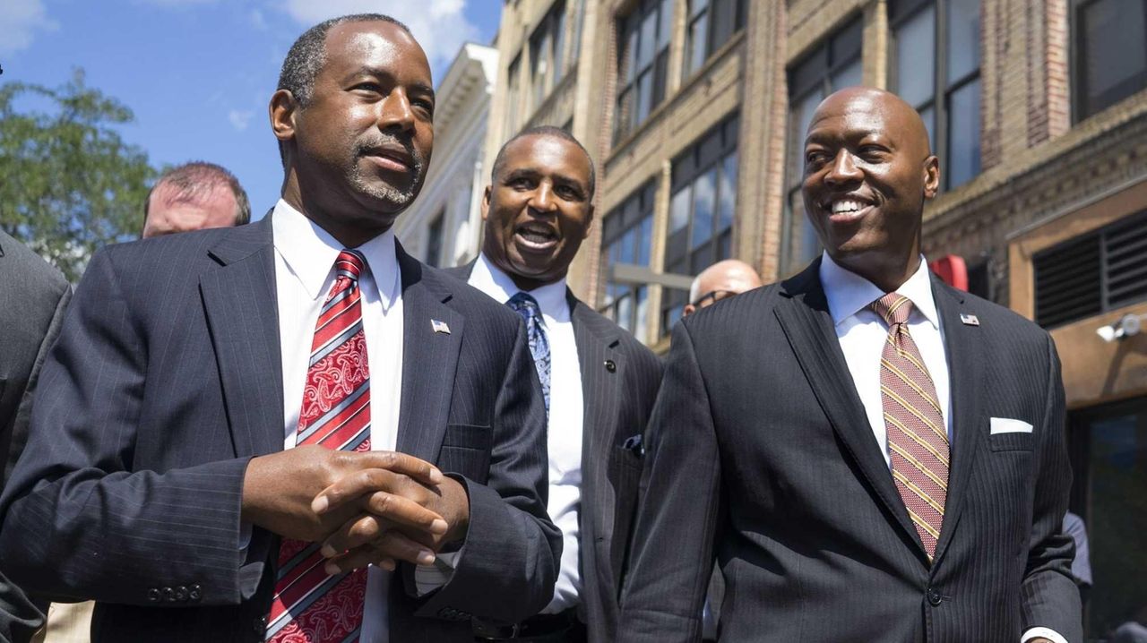 GOP presidential hopeful Ben Carson stumps for votes at Harlem's ...