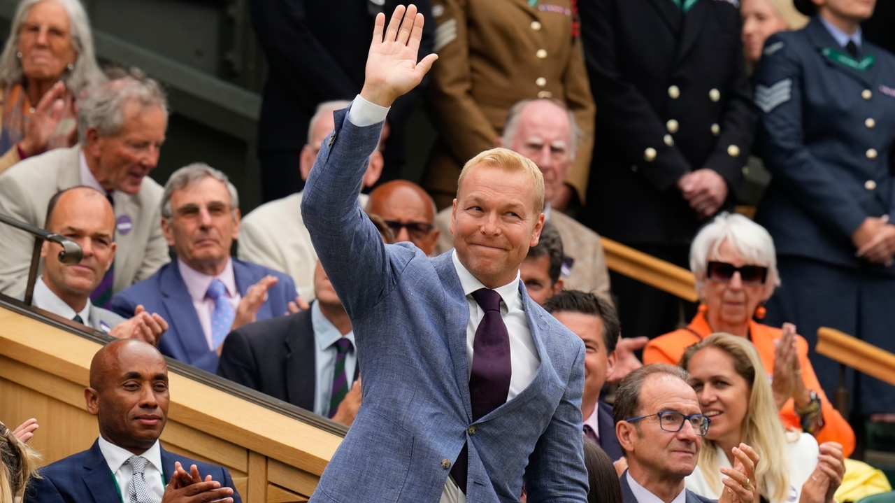 UK Olympic cycling hero Chris Hoy reveals terminal cancer diagnosis ...