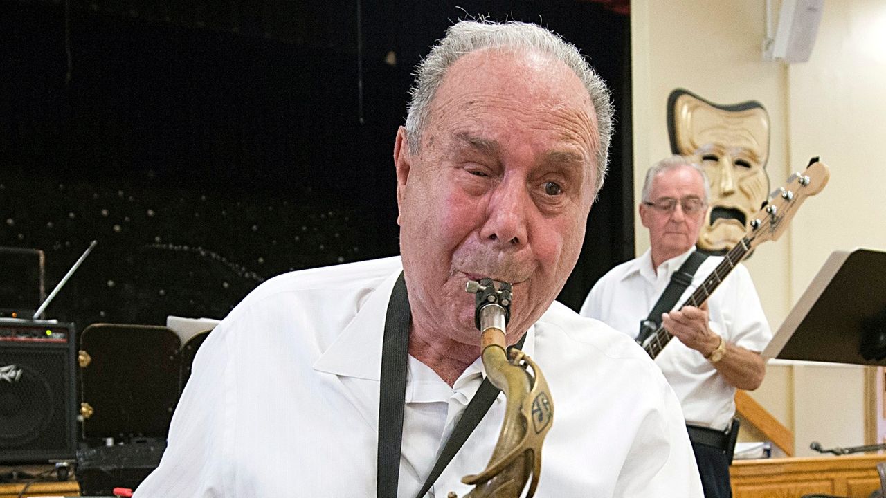 Huntington street to be named after legendary Long Island saxophonist ...