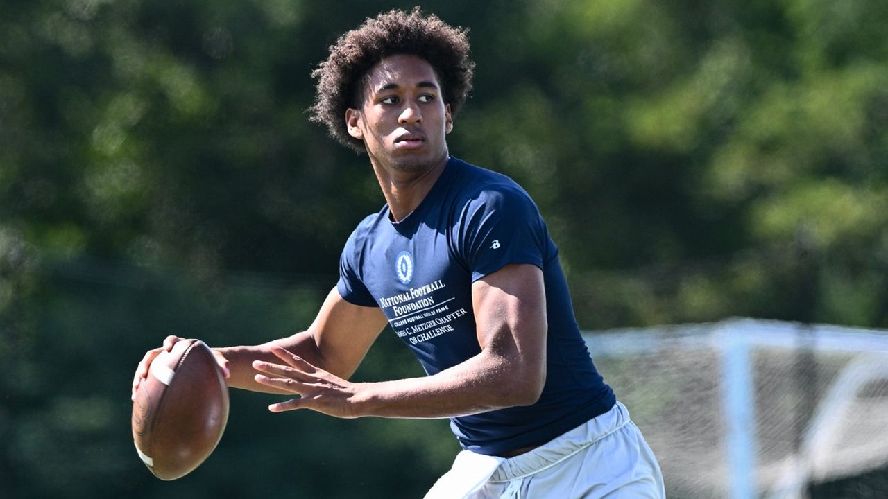 CHSFL boasts top-notch quarterbacks - Newsday