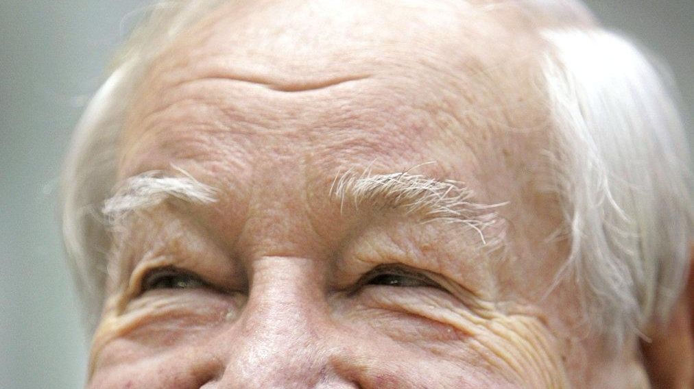 Joe Sutter dies; engineer dubbed father of Boeing 747 was 95 - Newsday