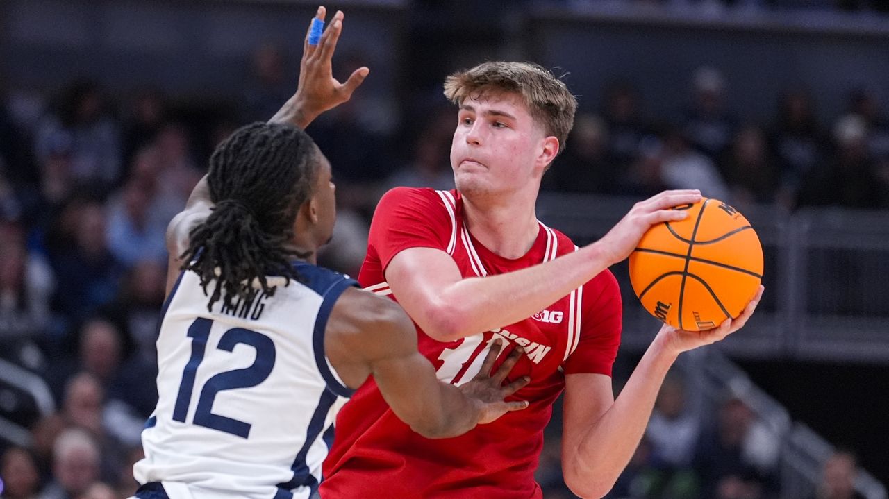 Nolan Winter scores a season-high 20 points to help No. 20 Wisconsin ...