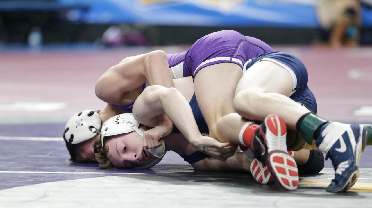 Bayport-Blue Point's Max Gallagher at state wrestling semfinal - Newsday