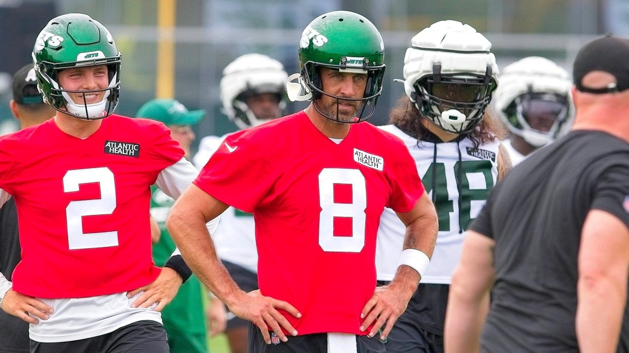 Aaron Rodgers plans to play beyond this season for Jets - Newsday