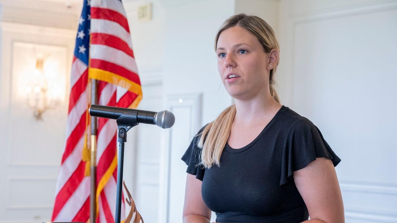 Widow of slain NYPD detective Jonathan Diller receives 'hero' award ...