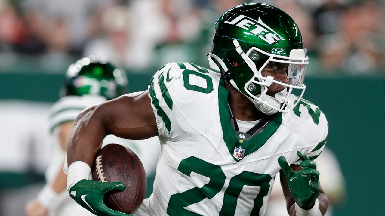 Less than a year later, Jets RB Breece Hall returns to site of his ACL ...
