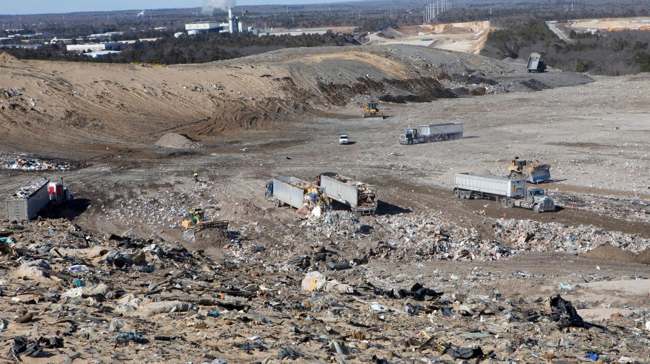 Albany moves on Brookhaven landfill - Newsday