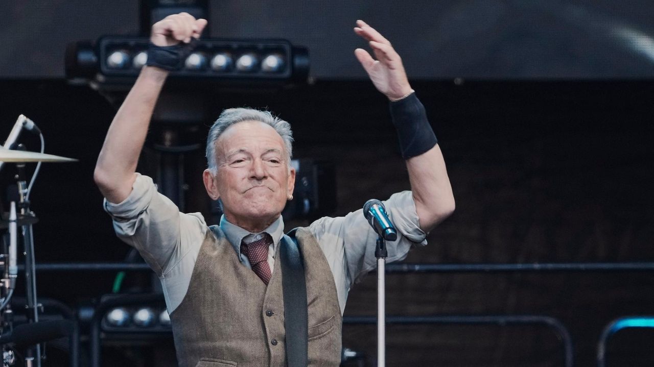 Bruce Springsteen's Berlin concert echoes with history and a stark ...