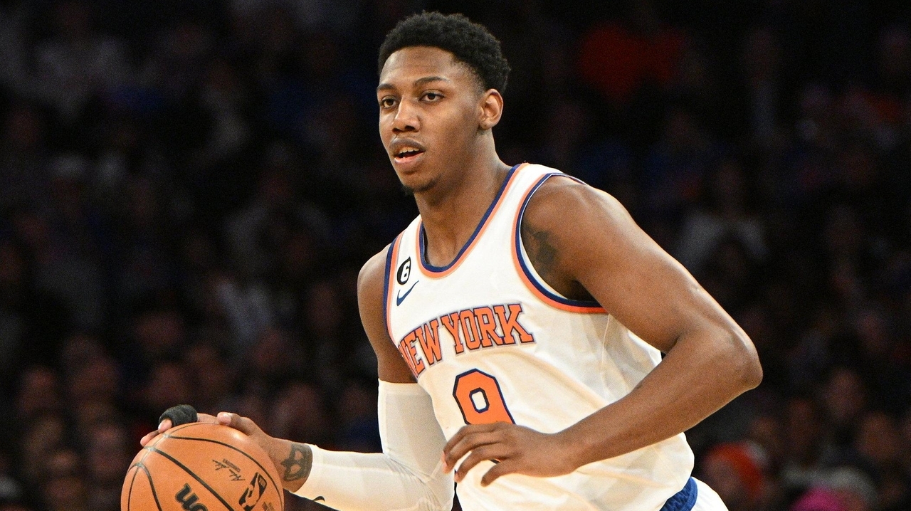 RJ Barrett in Knicks' starting lineup vs. Heat after being benched late ...