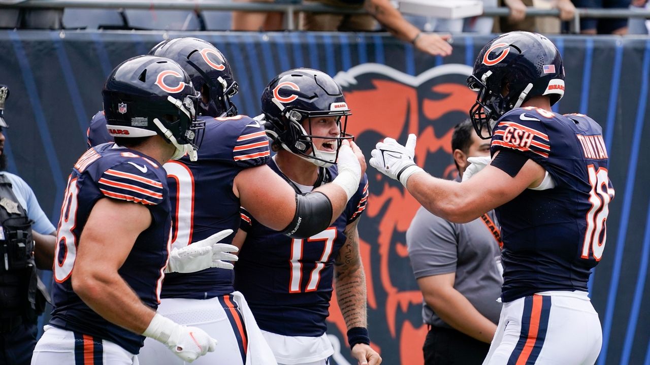 Bears waive QB Walker, clearing way for rookie Bagent to back up Fields ...