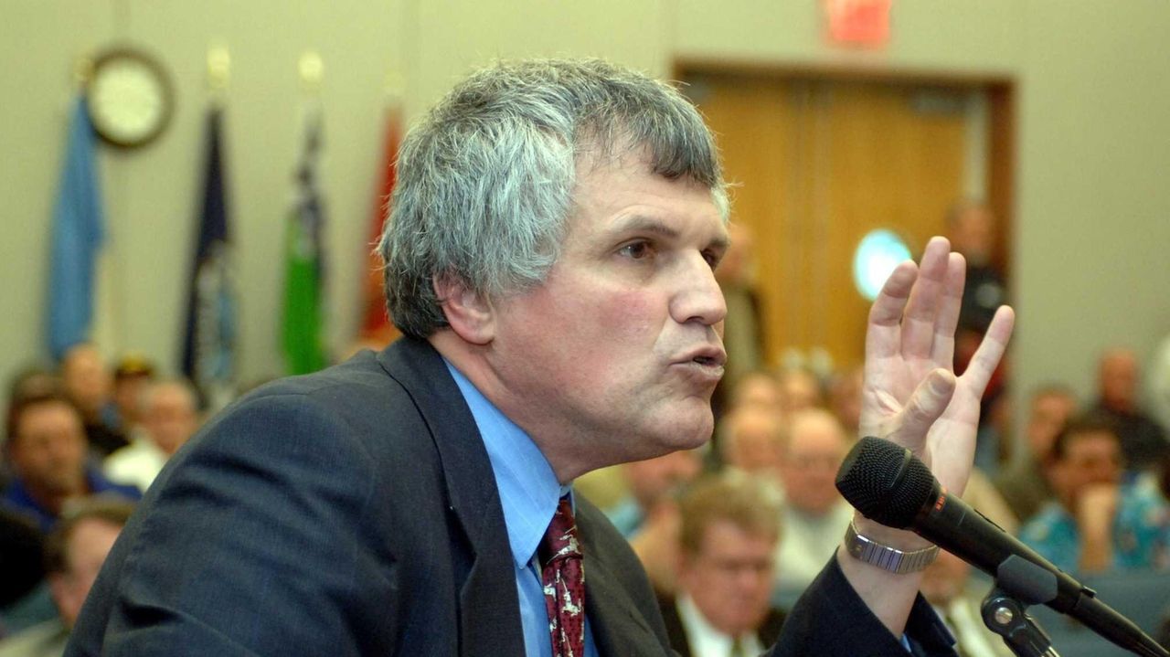 Former Suffolk official testifies in Patricia Dillon trial - Newsday