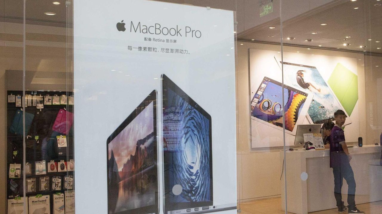 Apple prepares to release largest-ever iPad with 12.9 inch screen ...